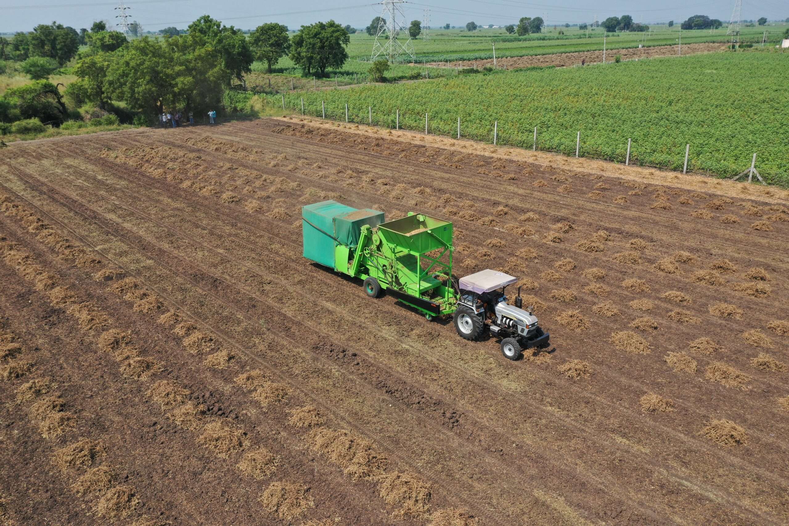 Mobile Groundnut Pick Up And Threshing Machine - GIAN